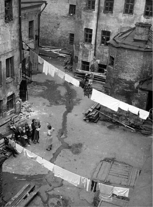 Urban Renewal and Displacement in Soviet (and Post-Soviet) Moscow ...