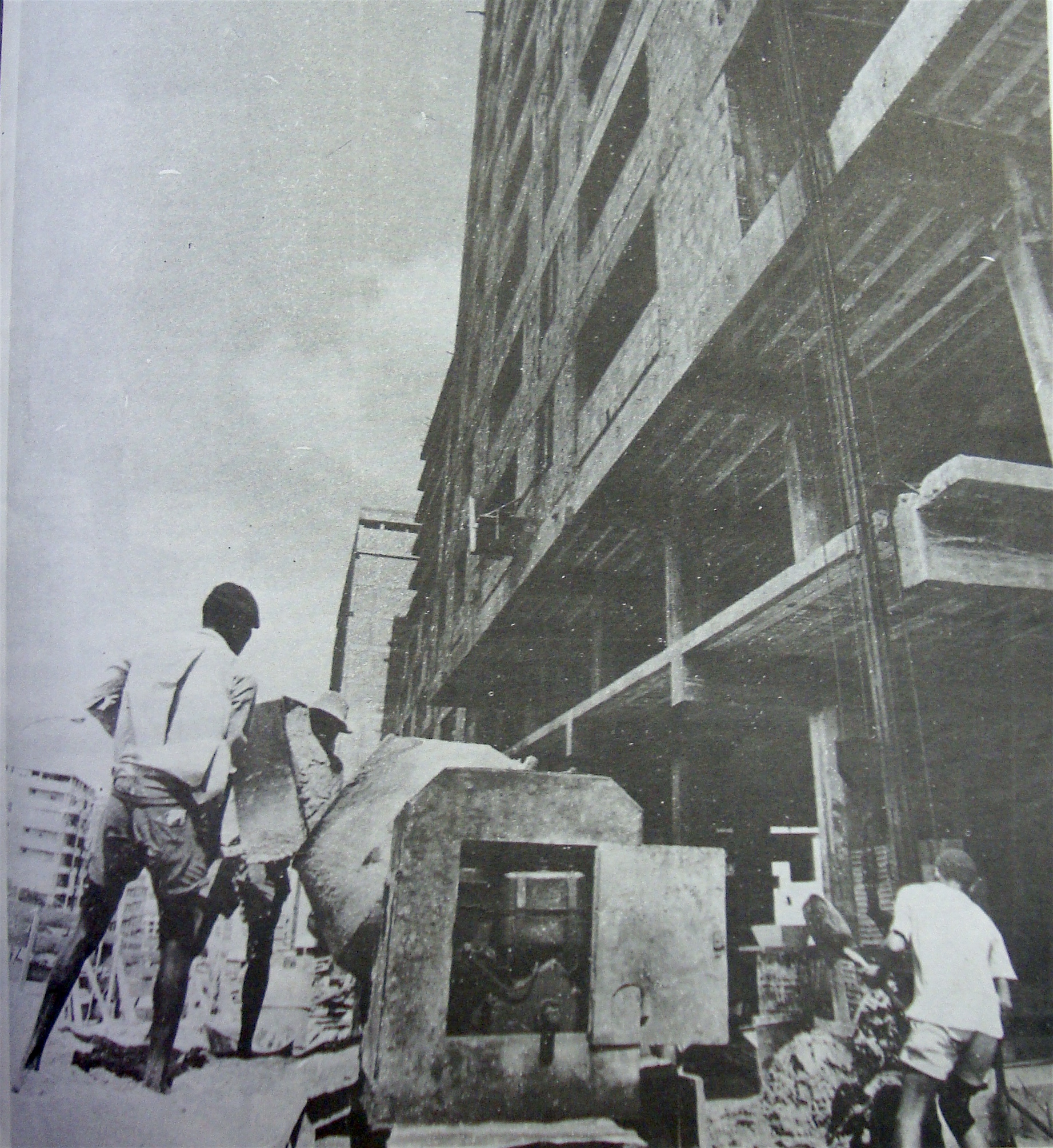 The Making of Imperial Peripheries: The musseques in Late-Colonial ...